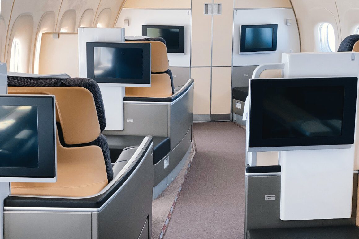 Review: Lufthansa First Class Boeing 747 Frankfurt - Chicago